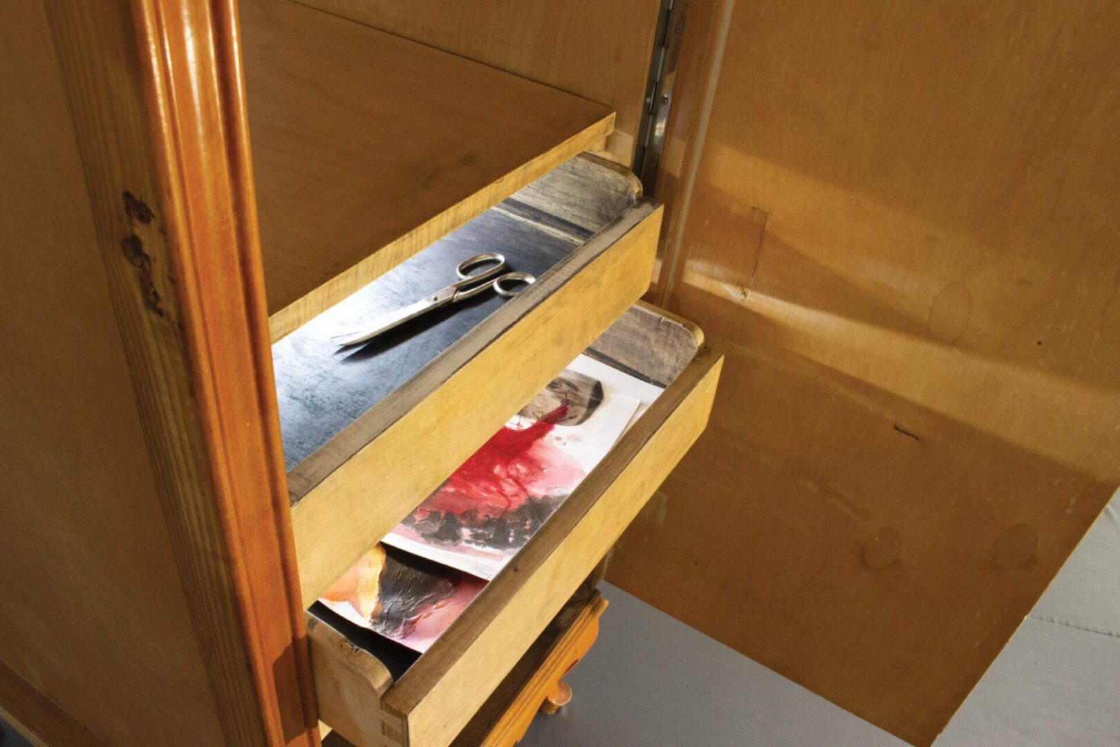 "Armoire au Féminin" η Μαριγώ Κάσση στην αίθουσα τέχνης εκφραση ...